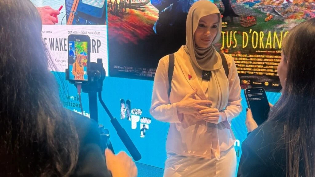 Eşini çekmelere doyamadı! Reshad Strik’in gözünden Gamze Özçelik » Mavi ...