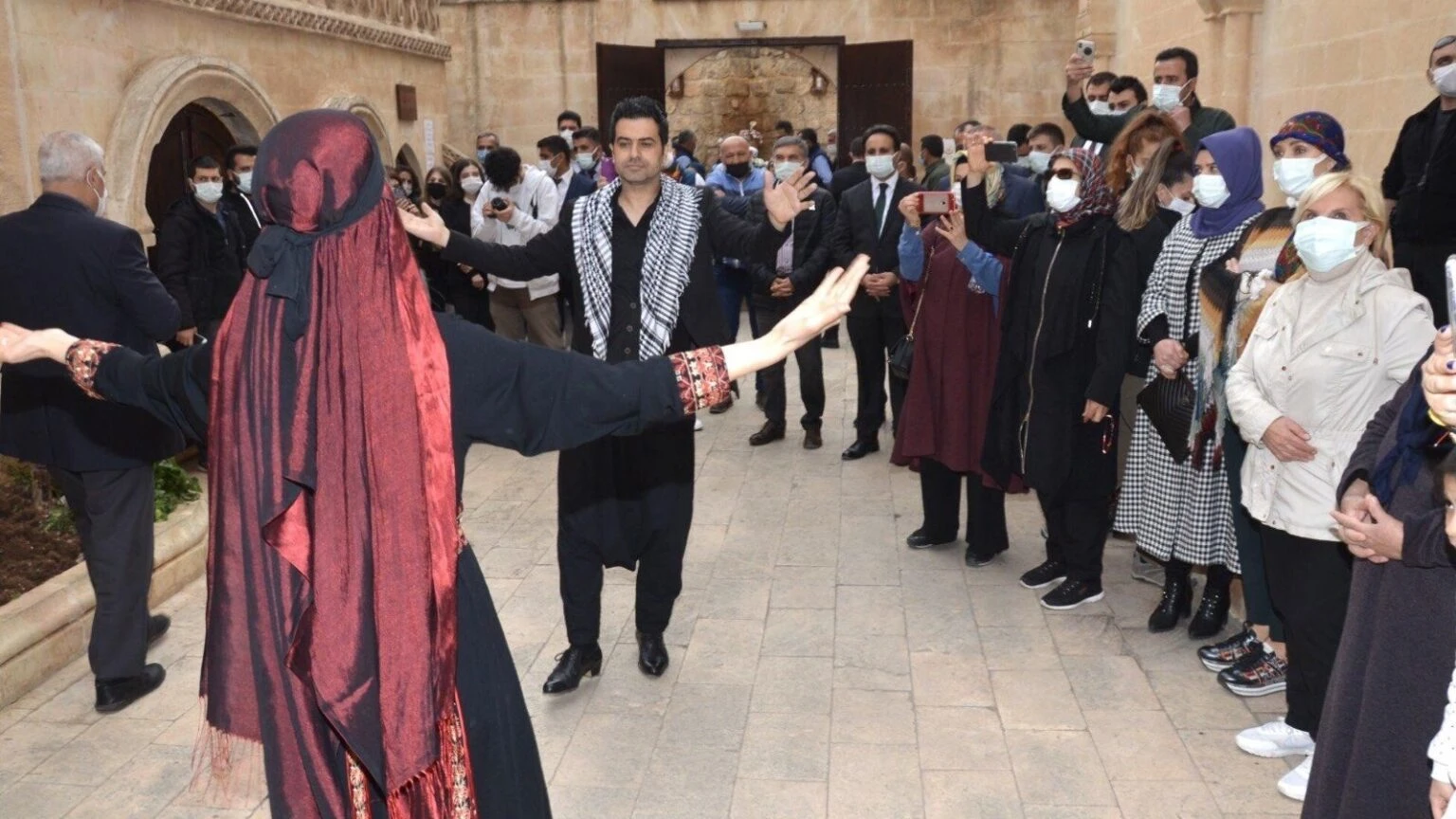 Uzak Şehir dizisinde oynanan Reyhani tarihi nedir? Kimler Reyhani oynar ...