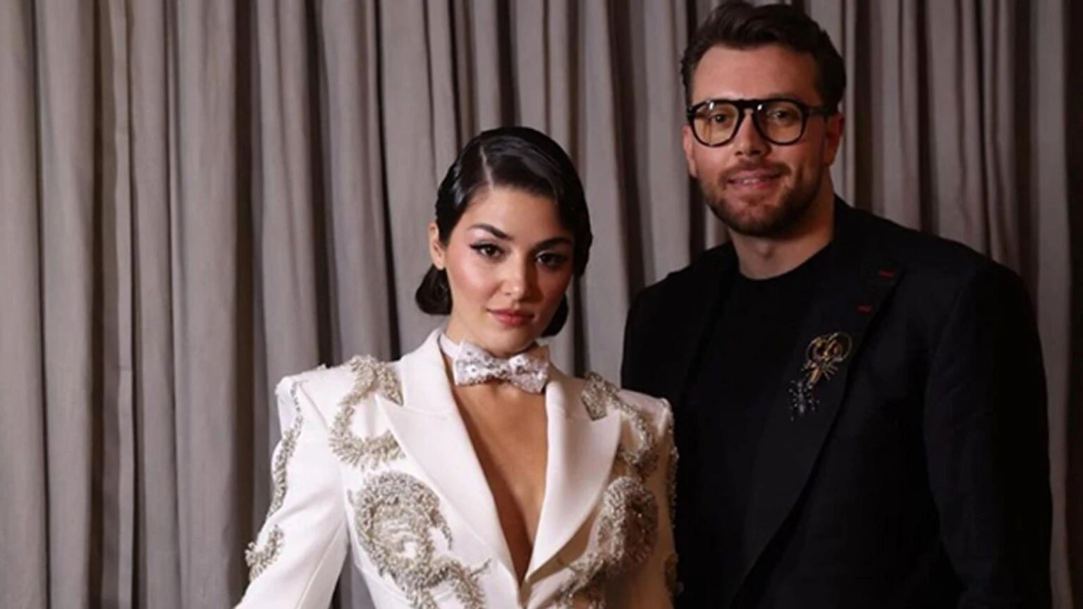 Hande Erçel 'Amor Gariboviç' defilesinde güzelliğiyle göz doldurdu ...