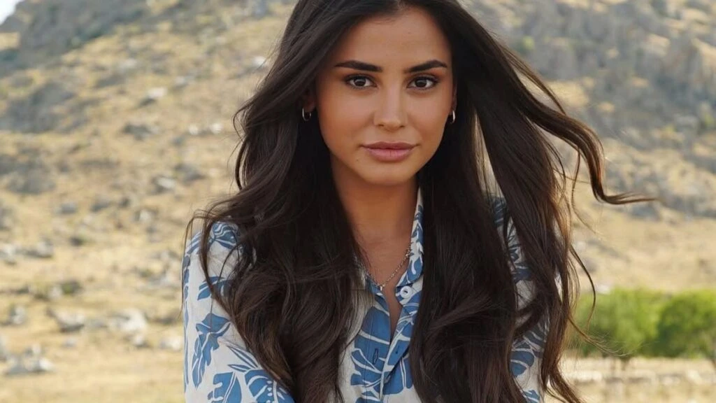 Hazal Çağlar kimdir? Hazal Çağlar kaç yaşında ve nereli? » Mavi Kadın