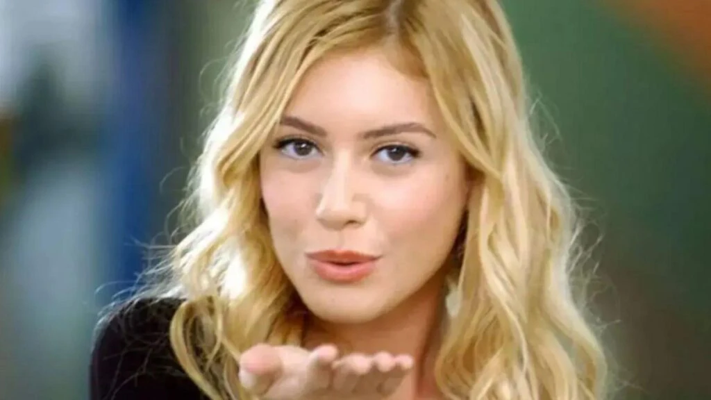 Kenan İmirzalıoğlu'nun eşi Sinem Kobal: Eğlenceli bir anneyim » Mavi Kadın