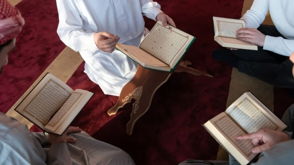 Ramazan mukabelesi nasıl yapılır? Mukabele hatim sayılır mı? » Mavi Kadın