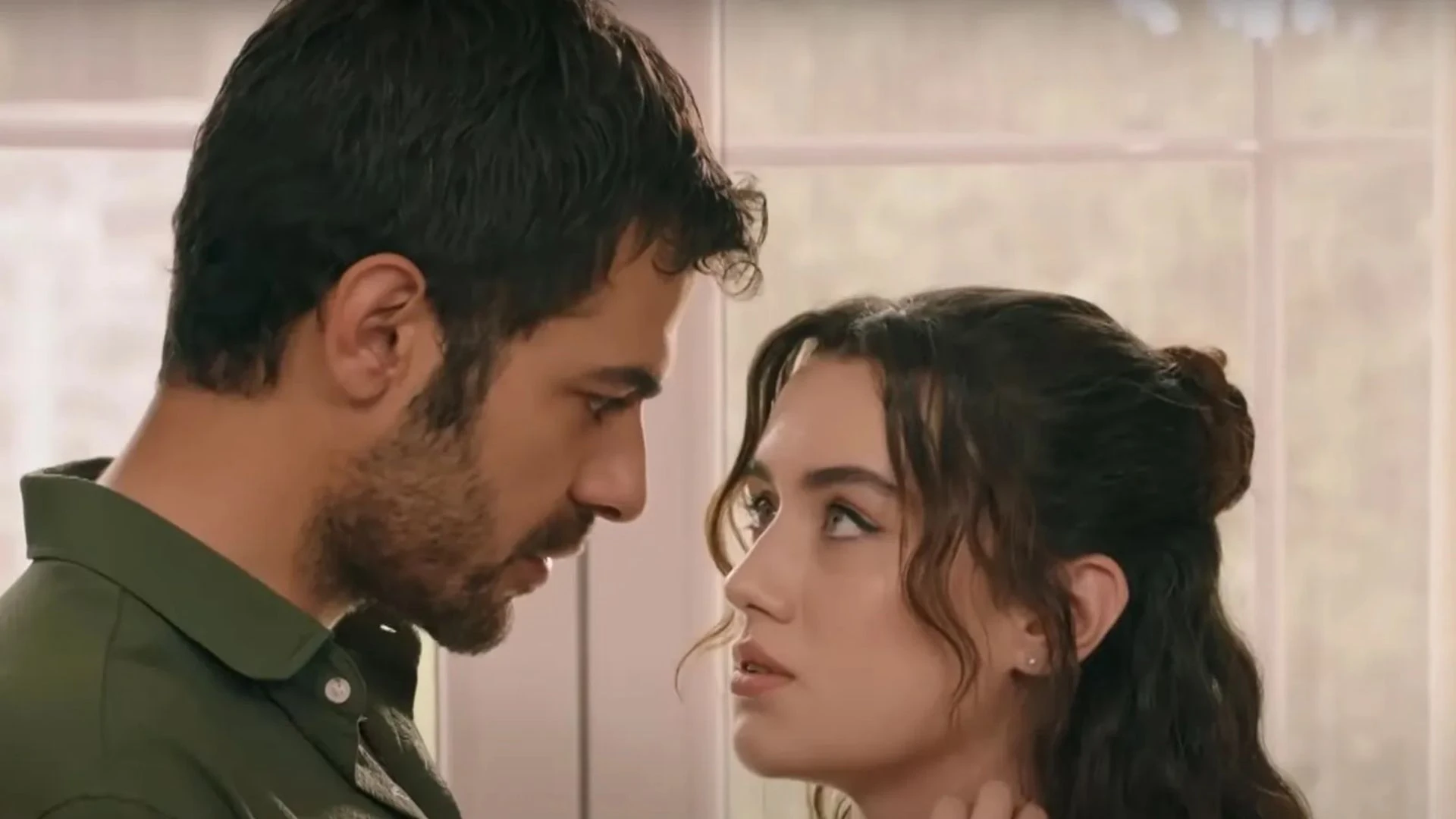 Gökberk Yıldırım ve Cemre Arda’nın oynadığı Rüzgârlı Tepe dizisi konusu ...