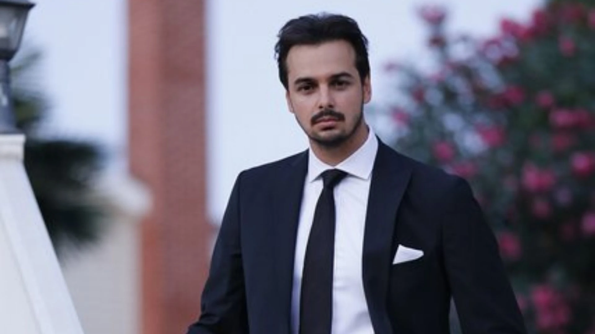 Kerem Alışık, oğlu Sadri ile birlikte Cannes Film Festivali'nde boy ...