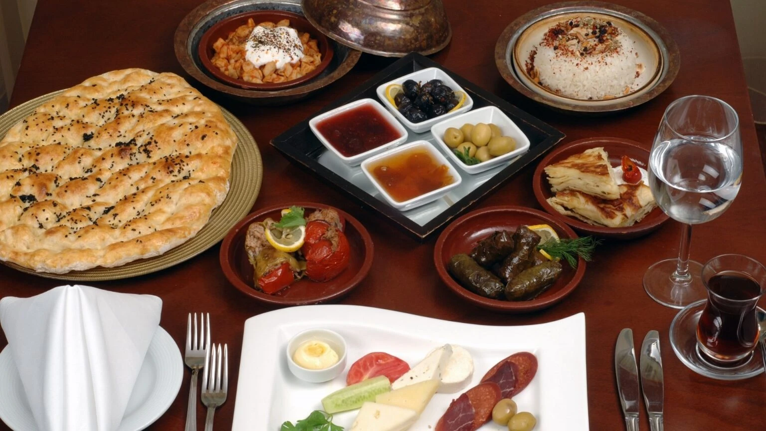 Sahura kalkmadan oruç tutulur mu, kabul olur mu? Sahursuz oruç günah mı ...