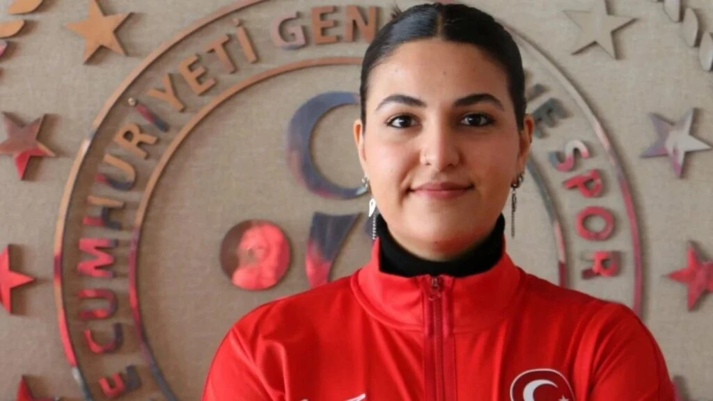 Şevval İlayda Tarhan kaç yaşında? Mesleği ne? Ne ödülü aldı? » Mavi Kadın