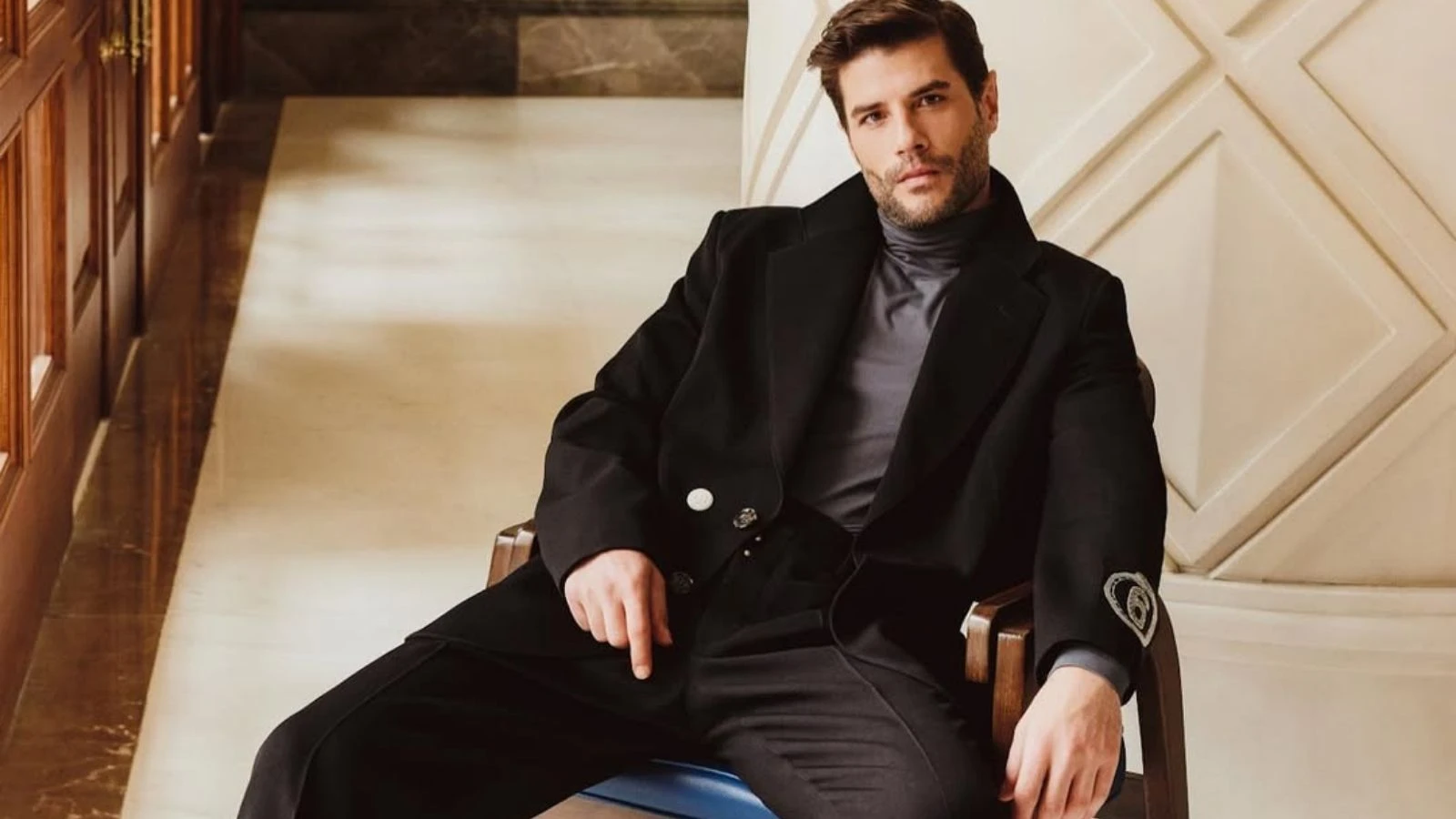 Uzak Şehir Alya Sinem Ünsal’ın gerçek eşi kimdir? Sinem Ünsal’ın boyu ...