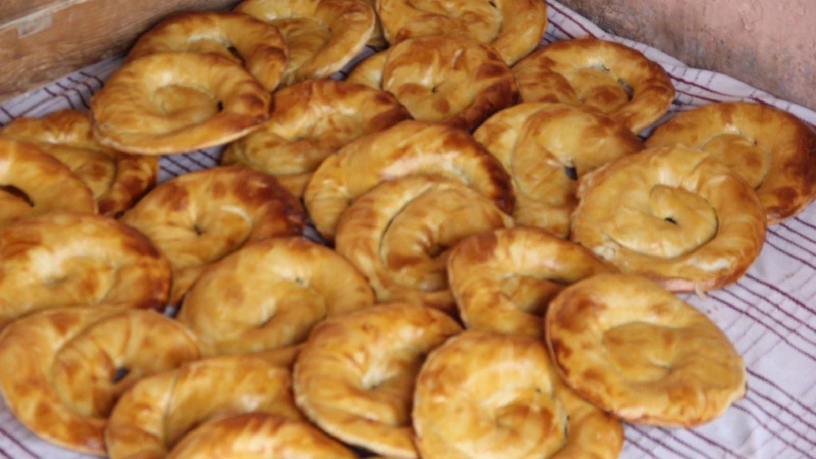 Erzincan’ın yöresel lezzeti: Tandır ketesi! Sahur sofralarının olmazsa ...
