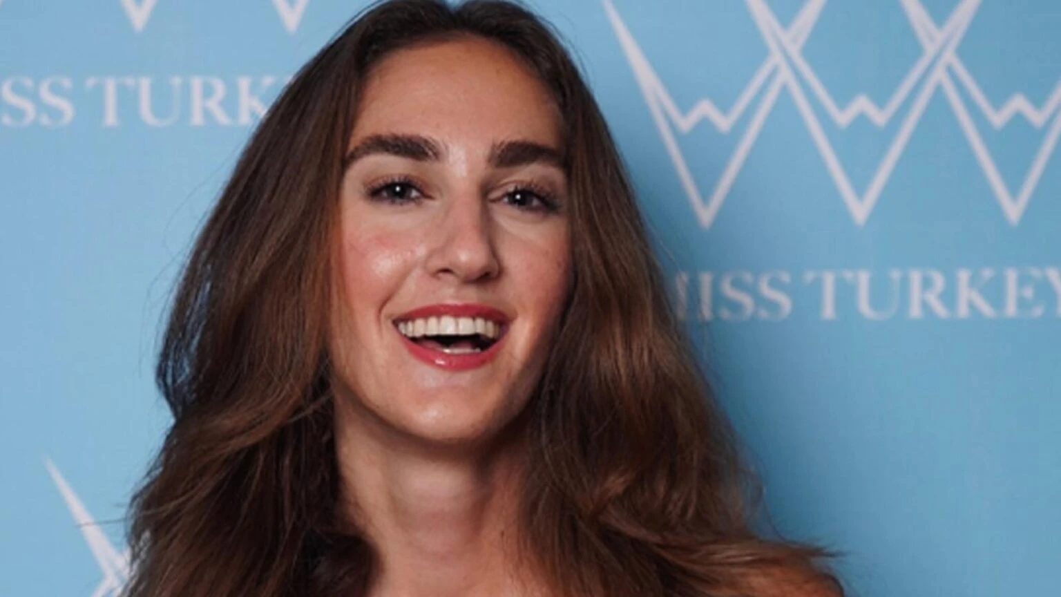 Türkiye'nin en güzel kadını İdil Bilgen bu kez mesleğiyle gündem oldu ...