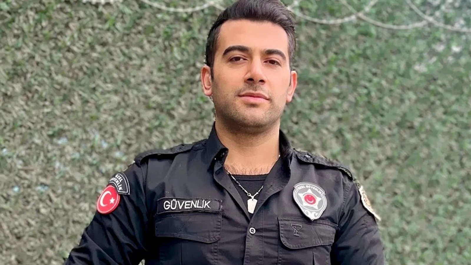 Yakışıklı Güvenlik kimdir? Gerçek adı ve mesleği nedir? Neden ceza yedi ...