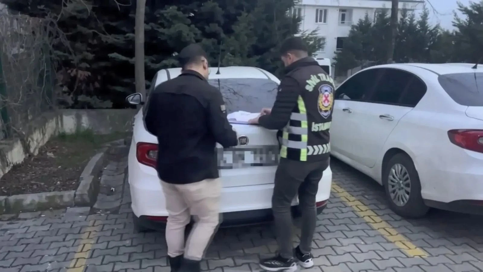 Yakışıklı Güvenlik kimdir? Gerçek adı ve mesleği nedir? Neden ceza yedi ...